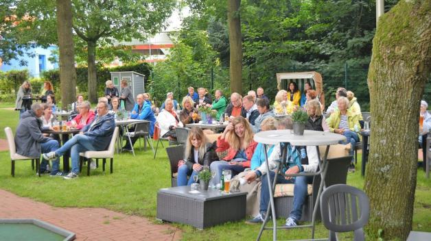 Two gathered gern gesehene Gäste beim Café am Hasesee in Bramsche