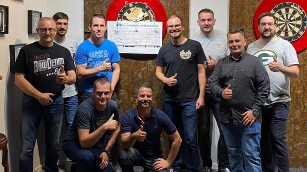 Game On: Dartspieler überraschen Thomas Mokros in Papenburg