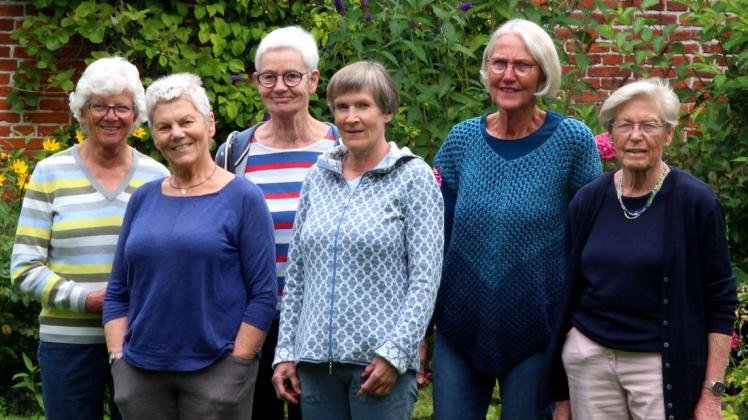 Malendes Frauensextett mit Ausstellung in Glücksburg