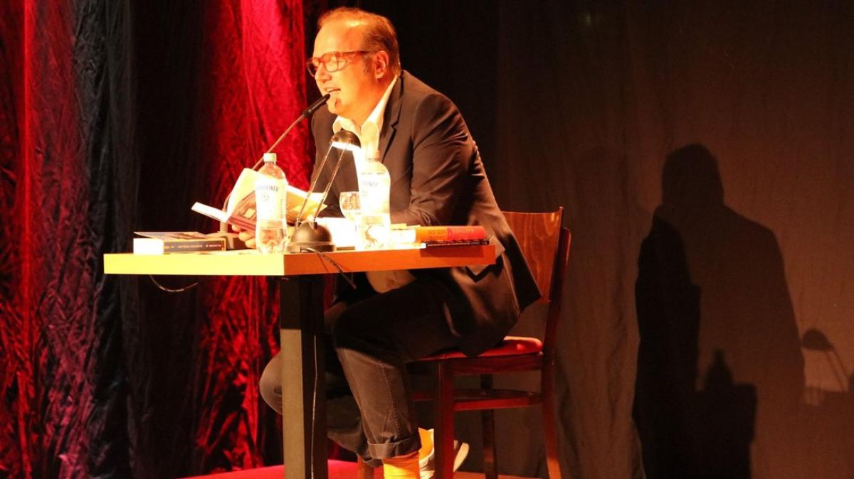 Till Raether eröffnet 8. Schenefelder Krimitage