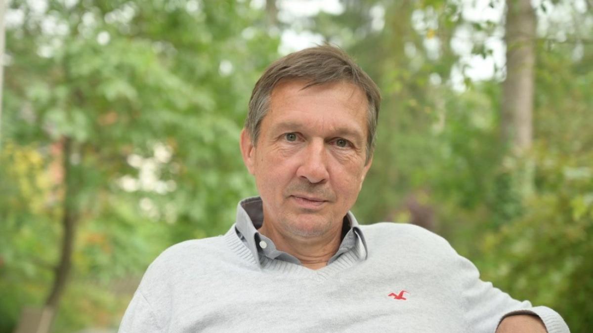 Michael Konstabel recherchiert in Uetersen für „Generation Adolf“ | SHZ