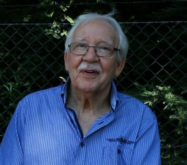 Michael Konstabel recherchiert in Uetersen für „Generation Adolf“ | SHZ