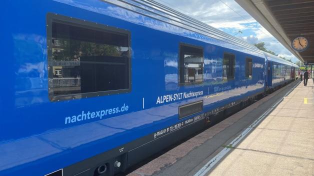 Alpen-Sylt-Nachtexpress startet mit 220 Fahrgästen in die Saison