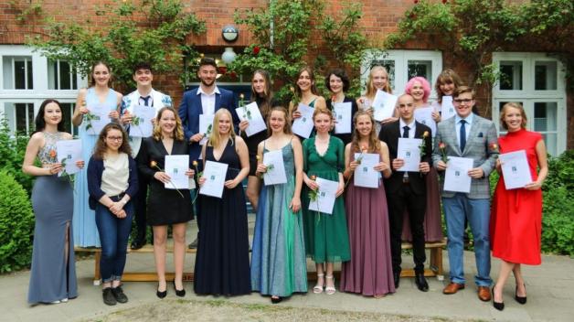 Eutiner Voß-Gymnasium und Weber-Gymnasium entlassen Abiturienten.