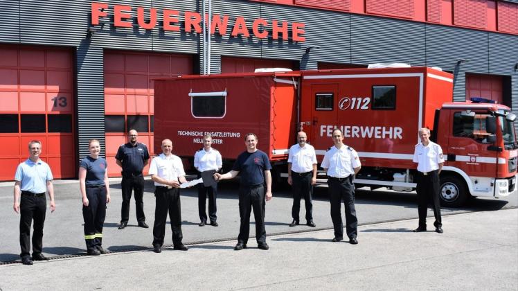 Einsatzleitfahrzeug der Feuerwehr Neumünster in Dienst gestellt.