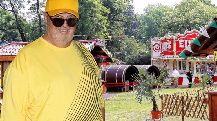 DJ Helmut Hein legt auf Delmenhorster Sommerwiese auf