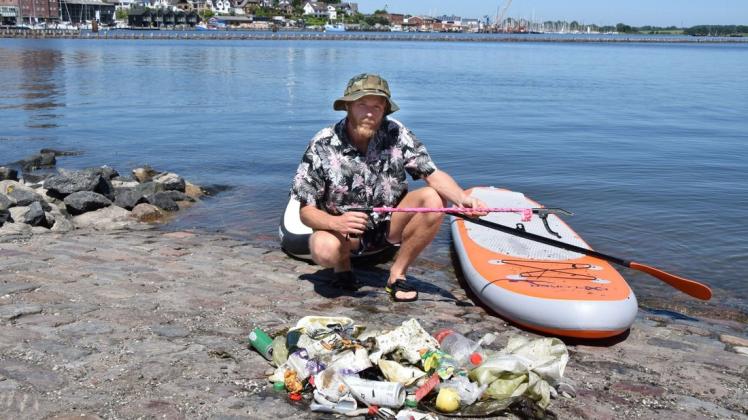 Tobian Matthiessen aus Kappeln räumt die Schlei auf