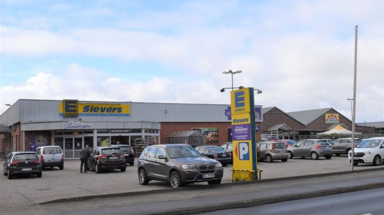 Abriss des Edeka-Marktes an Papenburger Moorstraße im April