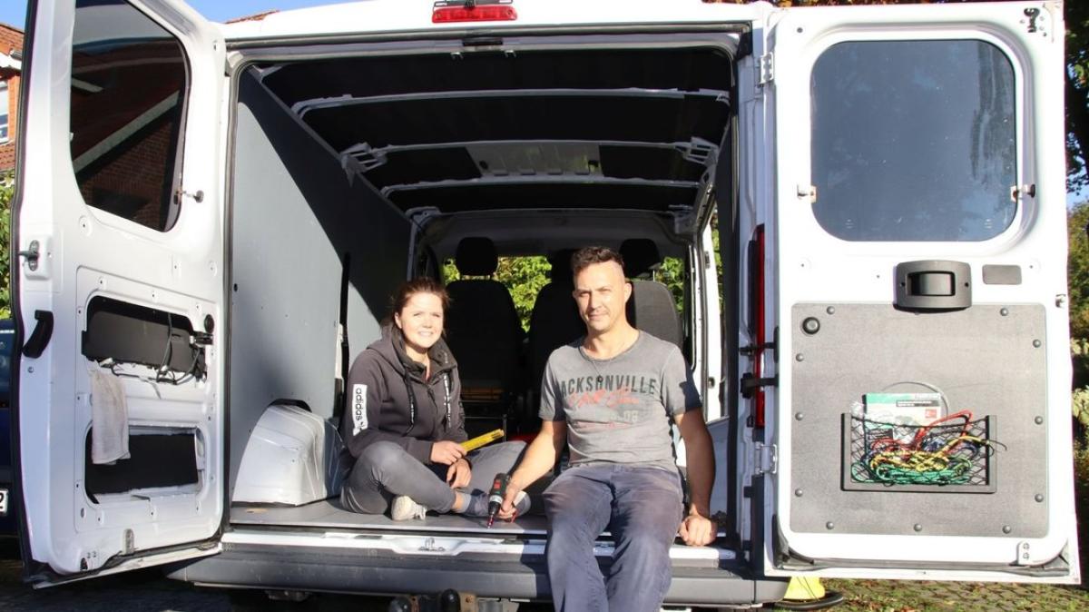 Janine Dinda und Michael Tautz bauen Transporter zum Camper um | NOZ