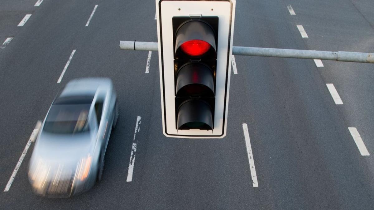 22 Mal bei Rot über die Ampel: Polizei kontrolliert Verkehr in