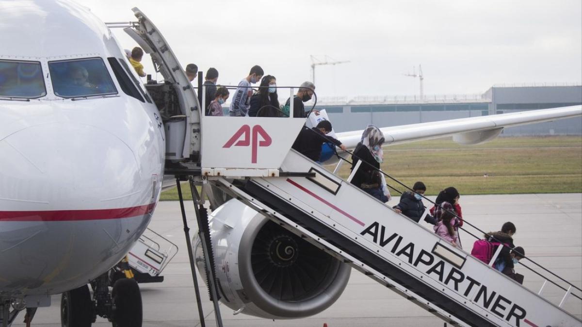 Erste Migranten aus Moria in Hannover gelandet | NOZ