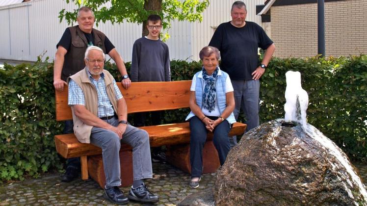 Heimat- und Verkehrsvereins Melle-Riemsloh baut neue Dorfbänke