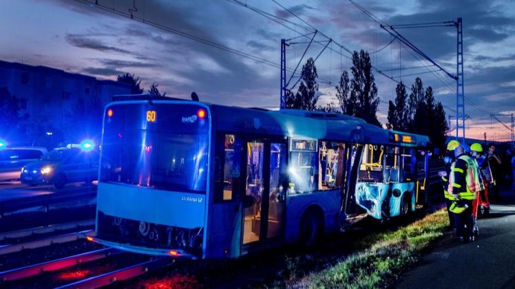 Frankfurt: U-Bahn kracht in Bus und entgleist – Verletzte