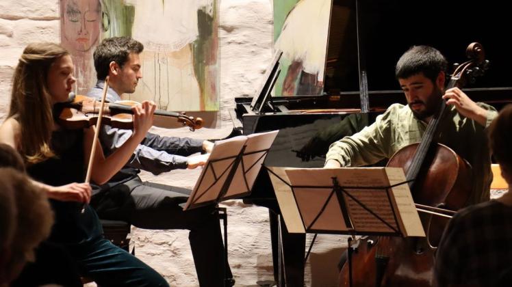 "Trio Orelon" beeindruckt beim Kornmühlenkonzert in