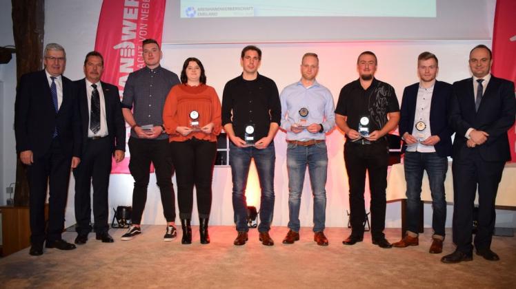 Junghandwerkern ist der Gesellenbrief überreicht worden.