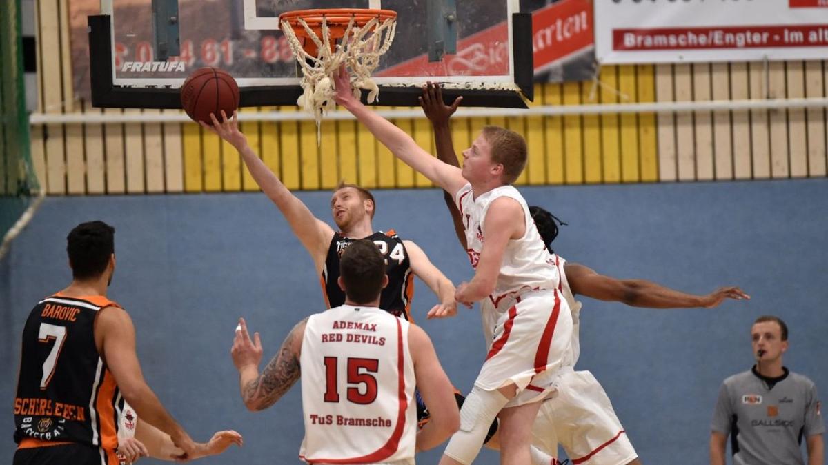 Moritz Dresing wirft Bramscher Basketballer zum