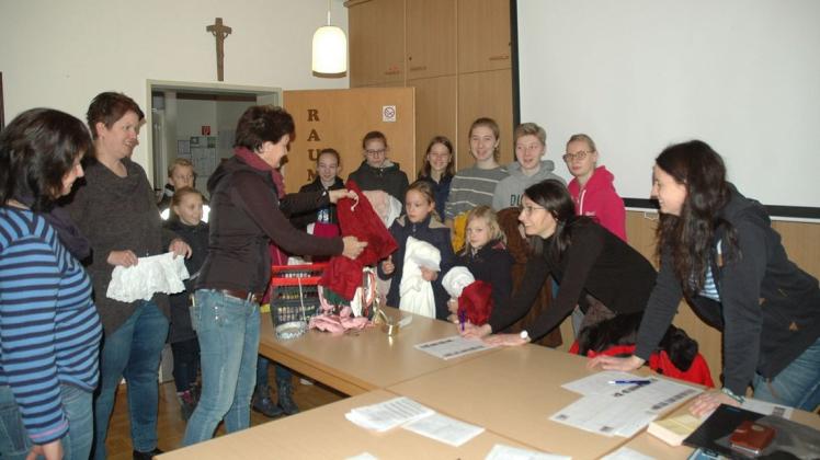 Spahnharrenstätter Frauen rüsten Sternsinger für ihren