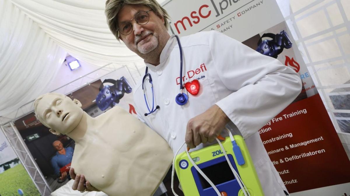 Doktor Defi zeigt in Osnabrück, wie man zum Lebensretter werden
