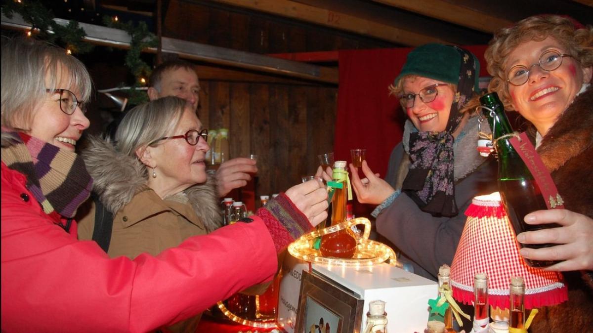 Besinnliche Atmosphäre beim Nikolausmarkt in | NOZ