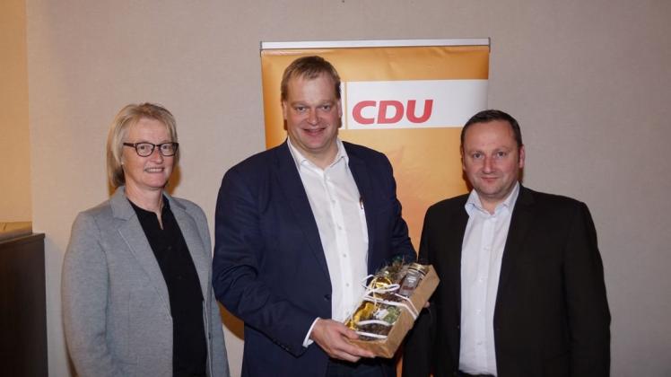 Bundestagsabgeordneter Albert Stegemann ehrt langjährige