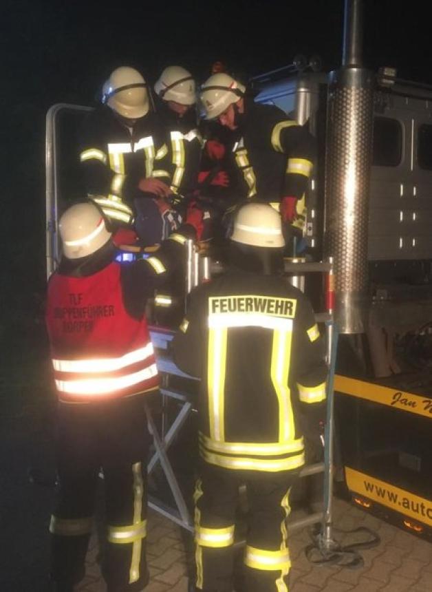 Fahrer nach Unfall eingeklemmt: Feuerwehr Dörpen probt Ernstfall