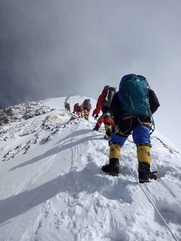 Stau am Mount Everest: Zwei weitere Bergsteiger ums Leben