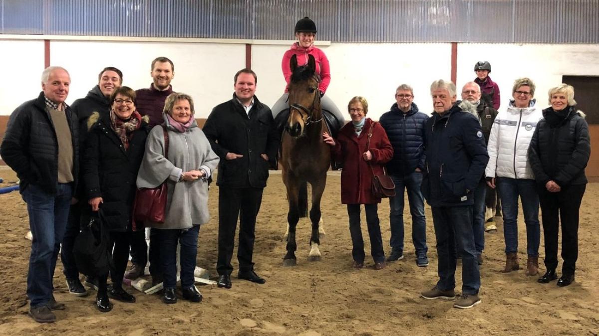 Meller Reiter sehen Sporthallenbau am Wellenbad