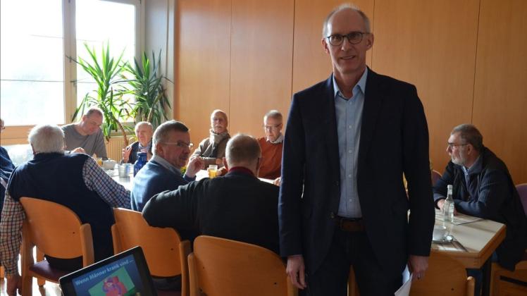 Achmeraner Männer reden über ihr