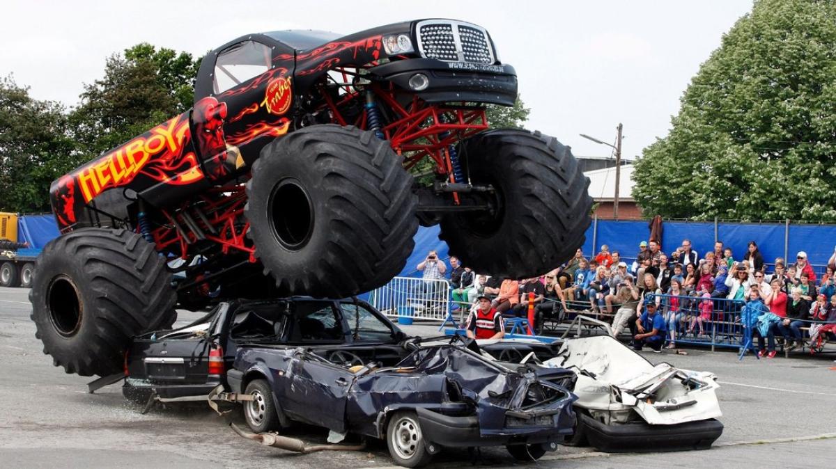Monstertruck- und StuntCar Show am Wochenende an der Halle