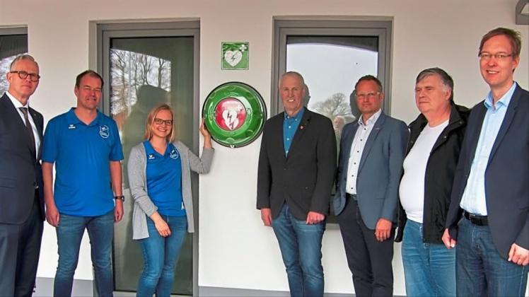 Defibrillator am Gesundheitszentrum in Walchum