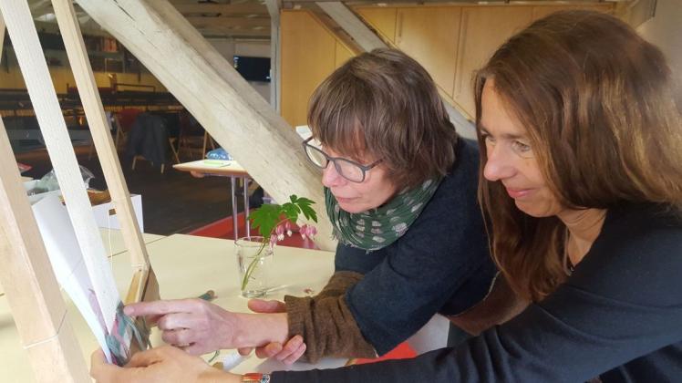 „Tausend Blumen weben“: Bildweberei mit Künstlerin Andrea Milde