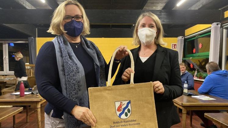 In Bokholt-Hanredder werden Neubürger mit einer Tasche begrüßt