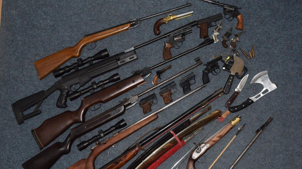 Waffen und Munition bei Hausdurchsuchung in Leer gefunden