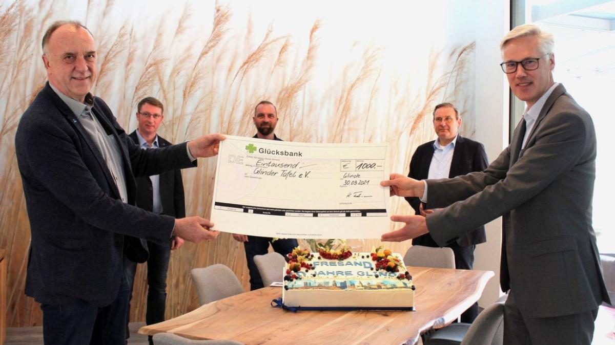 Firma spendet zum Jubiläum 1000 Euro an die Glinder Tafel