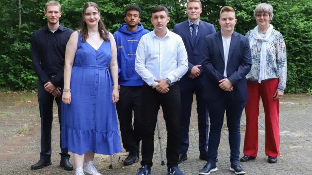 Die Fotos der Abschlussklassen 2021 aus Delmenhorst und