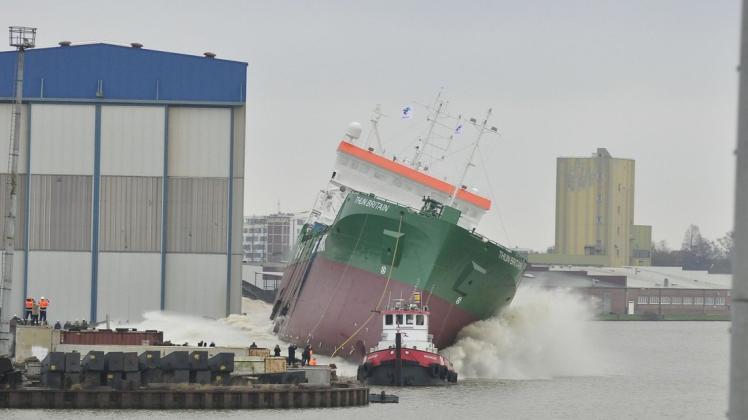 Tanker-Neubau auf Ferus-Smit-Werft in Leer vom Stapel gelaufen