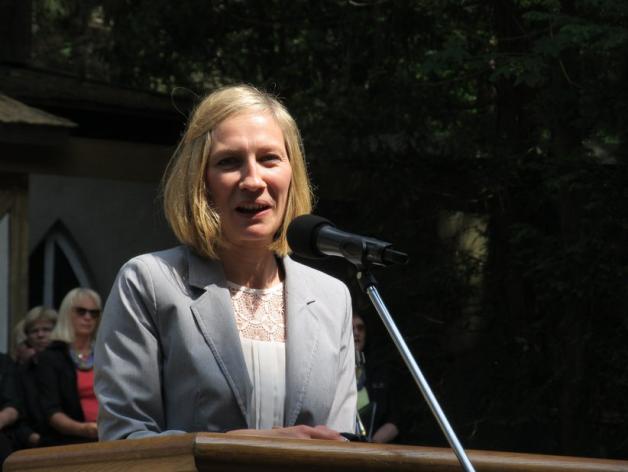 Rabbinerin spricht vor 3000 Frauen in | NOZ