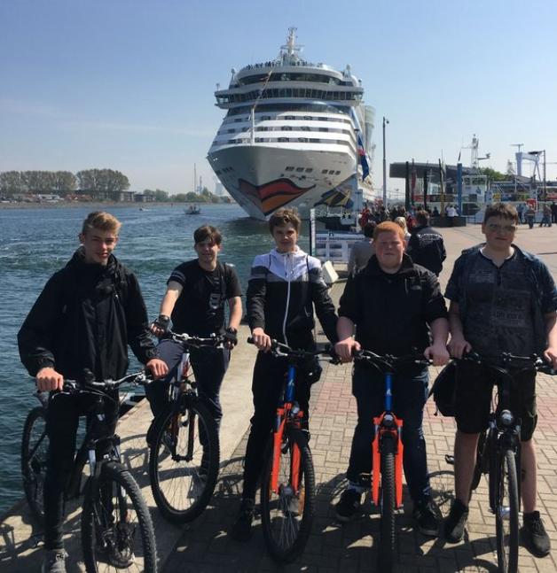 Surwolder Schüler sehen bei Ostsee-Tour "echt viel Plastik" | NOZ