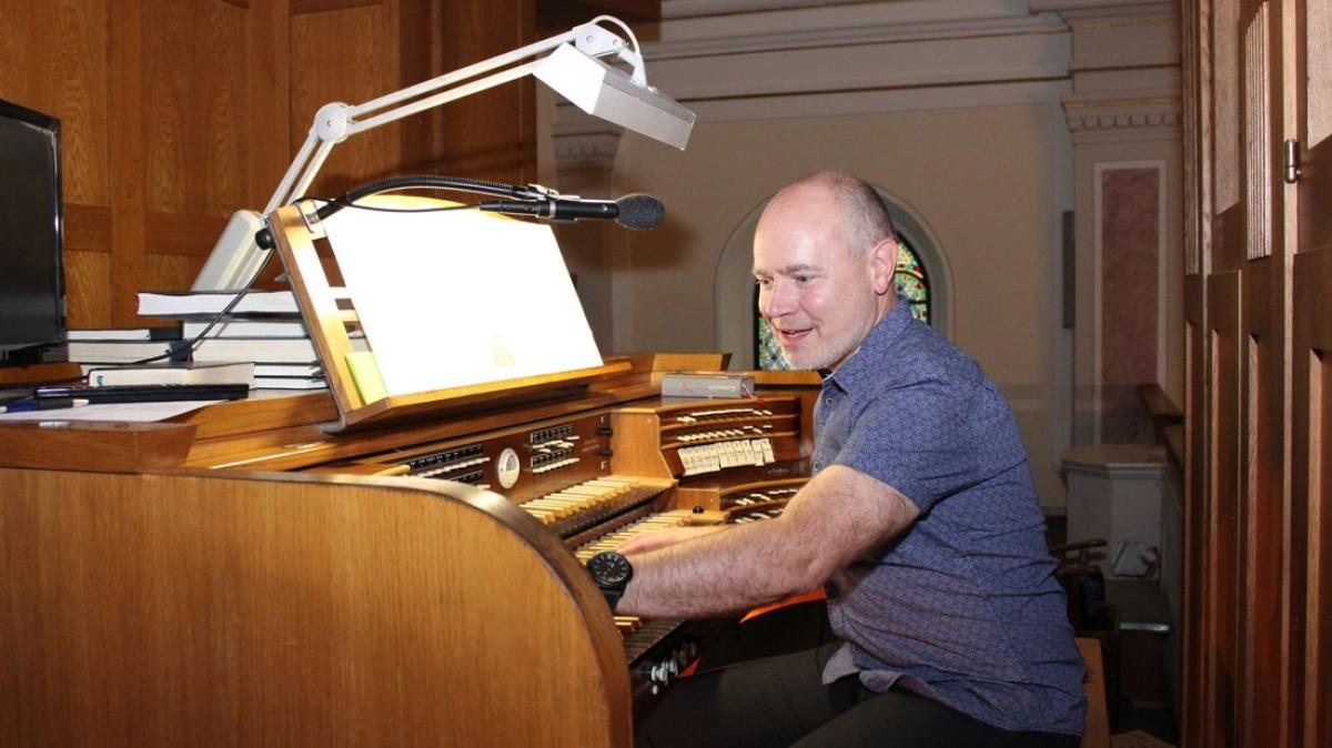 Patrick Gläser begeistert mit Rockmusik bei Harener Orgeltagen