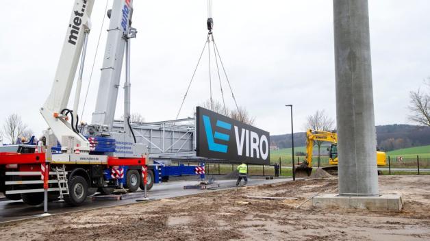 Dissener Firma Viro setzt ihrem Neubau die Krone auf