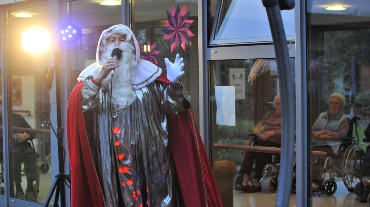 Ricky Rickermann als Nikolaus beim Speller Pflegeheim | NOZ