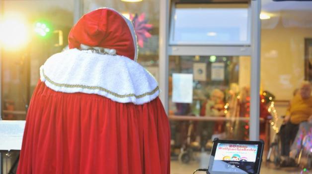 Ricky Rickermann als Nikolaus beim Speller Pflegeheim