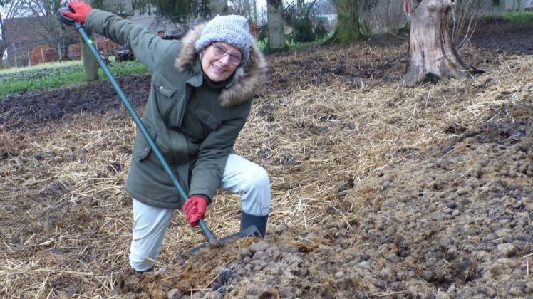 Dank Pferdeäppel: So verwandelt Christine Rath lehmige Erde in