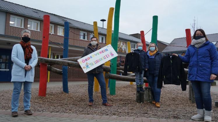 Schule während Corona: Haselünner Schule verschenkt Fleecejacken