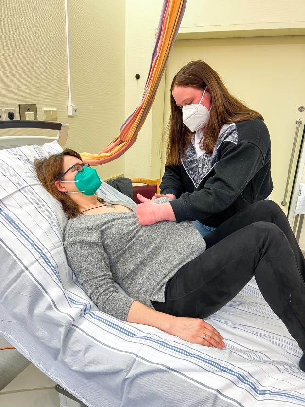 Warum drei junge Emsländerinnen Hebamme werden wollen