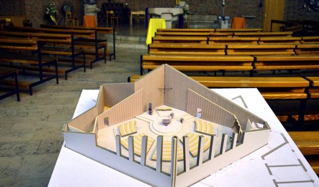 Der Innenraum der Kirche St. Josef in Papenburg wird umgebaut