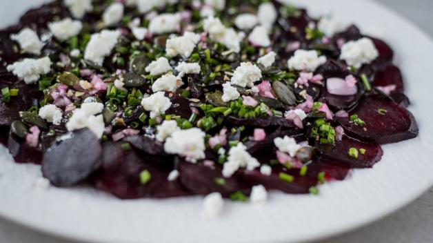 Rote-Bete-Carpaccio mit Ziegenkäse