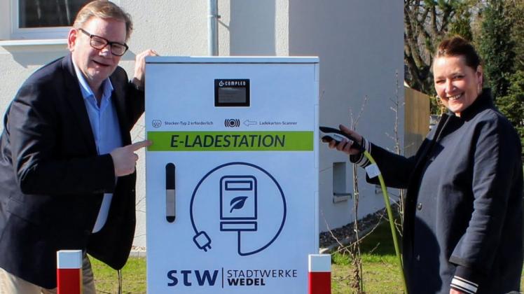 Stadtwerke Wedel eröffnen Stromtankstelle im Wohngebiet Am Rain