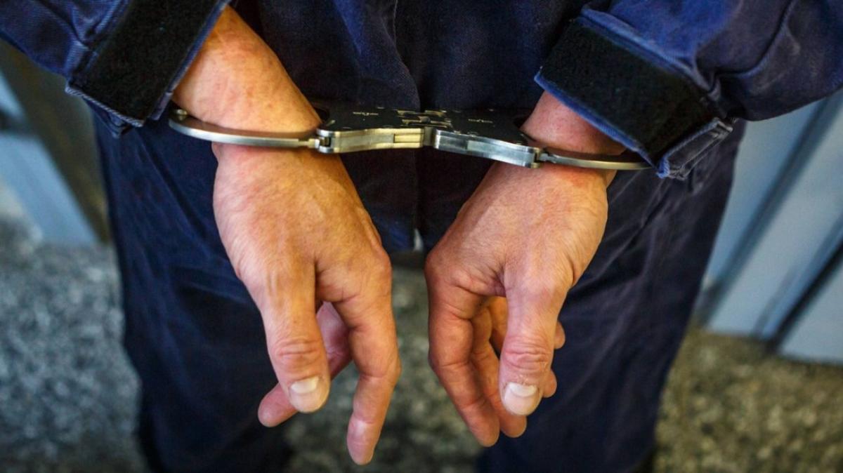 Gesuchter Mann verhaftet - Begleiter führte Rauschgift und