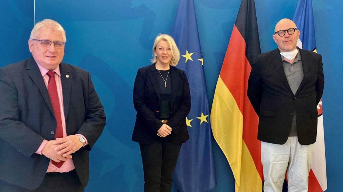 Amtsübergabe von Ulrich Hase an Michaela Pries